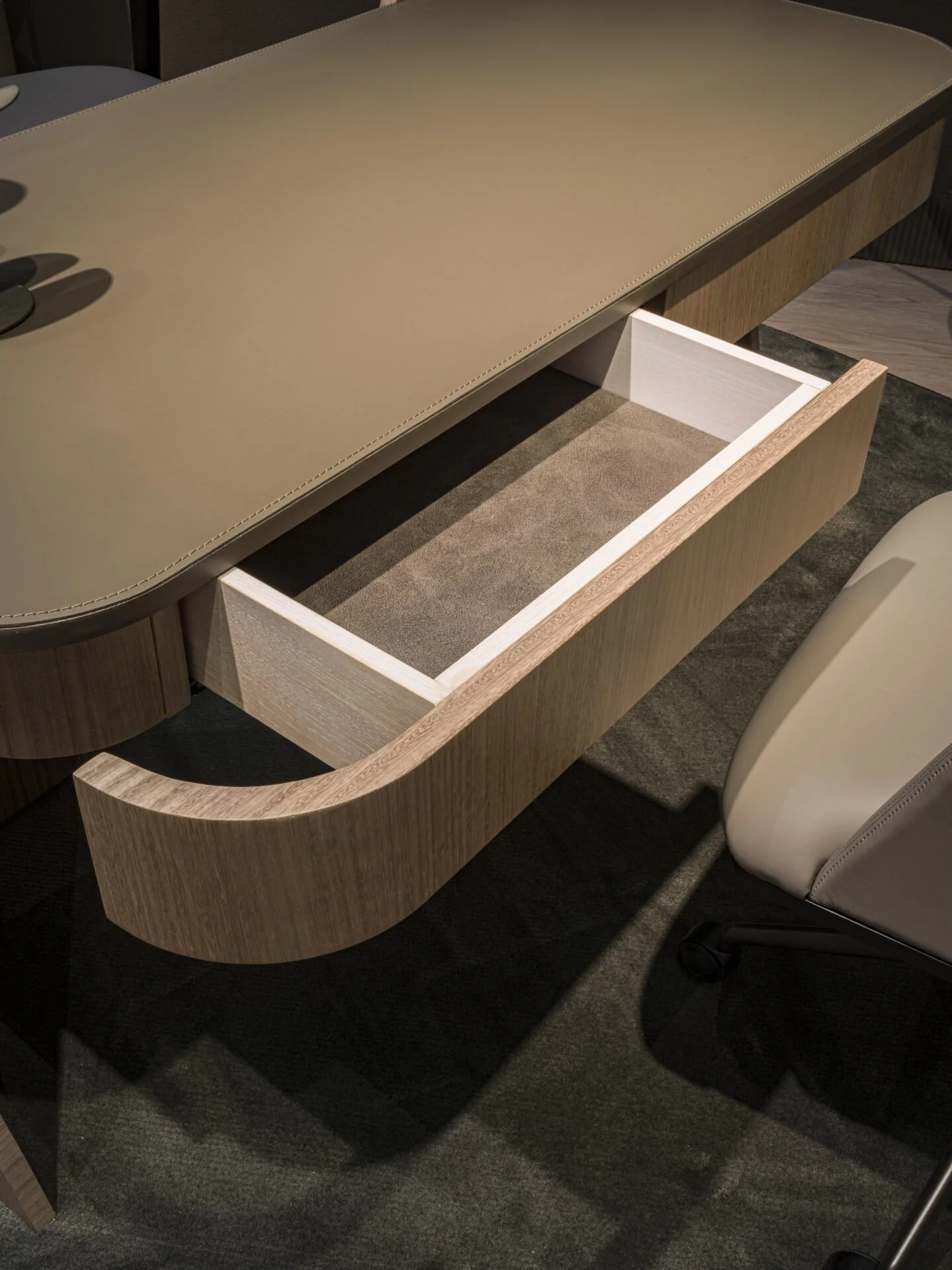 Scrivania Shape – Carpanelli